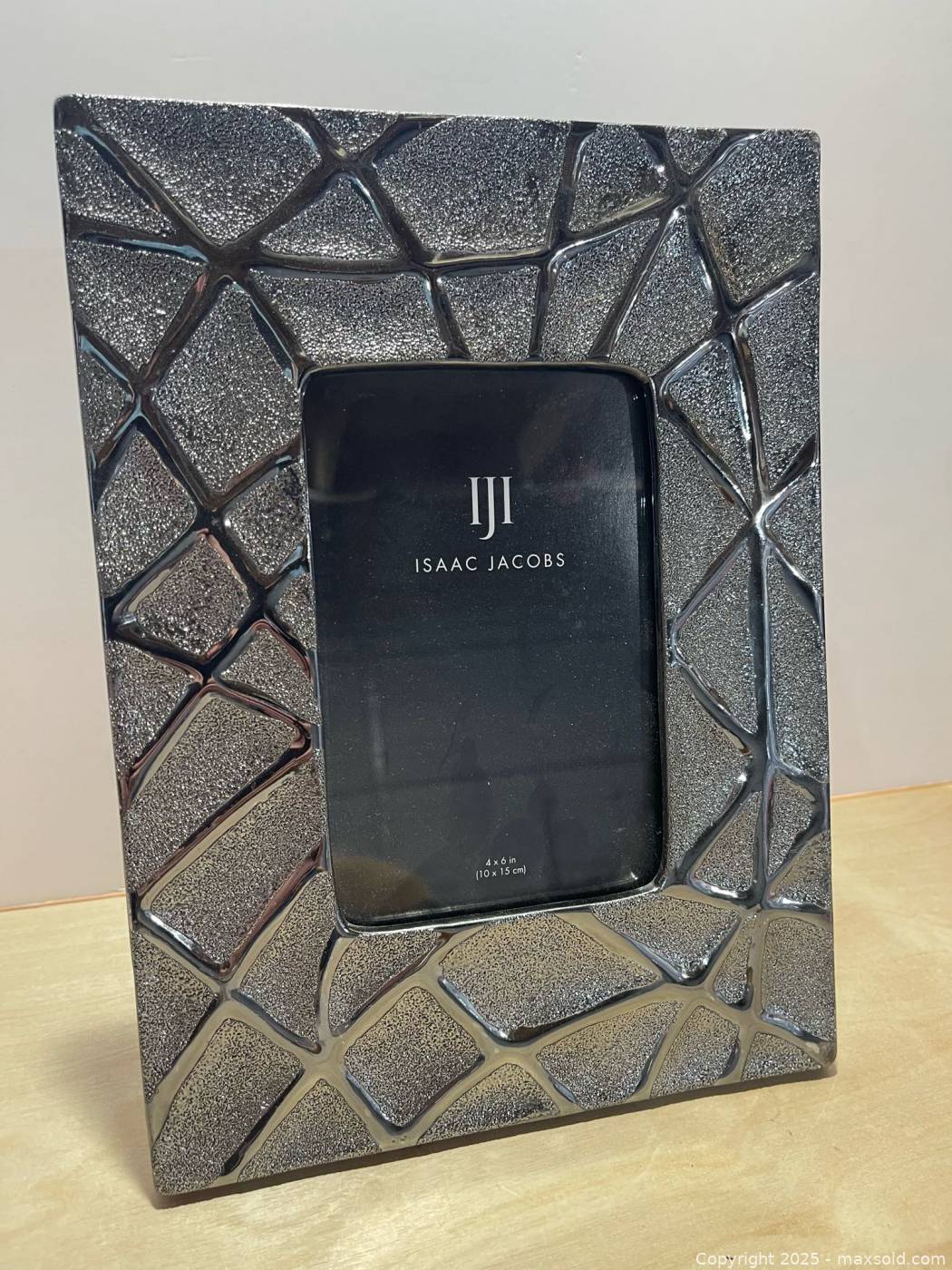 Isaac Jacobs 4 x 6 photo frame | Maxsold