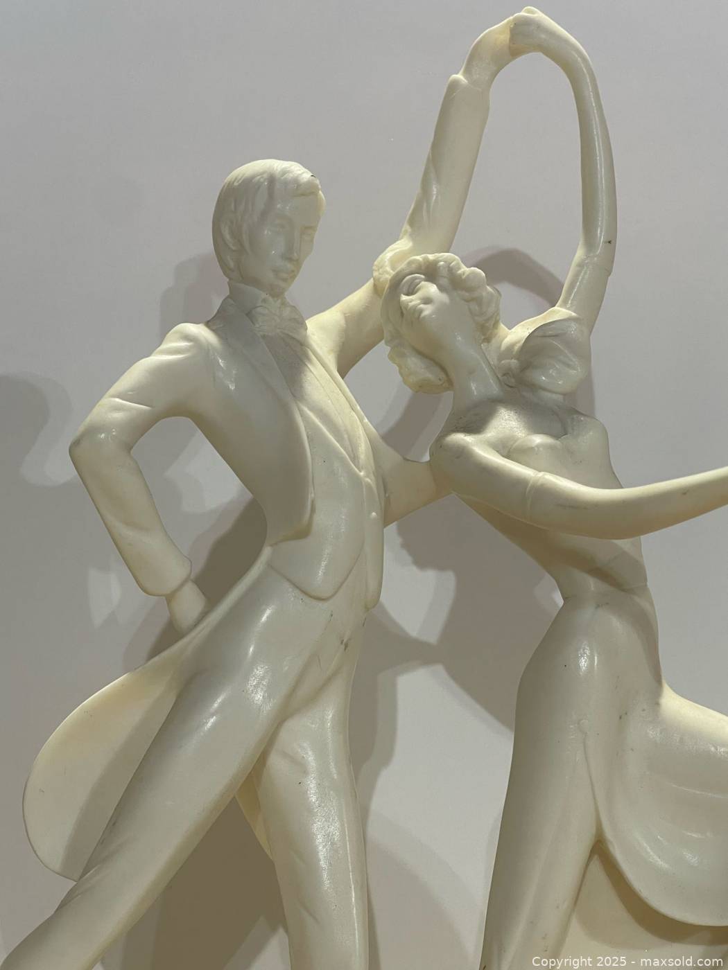Santini Italian Dancing Couple Statue | Maxsold