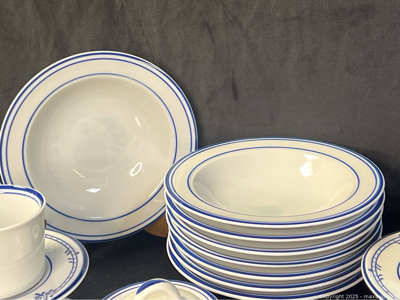 Mikasa Cera Stone Blue N500 22-Piece Dinnerware Set | Maxsold