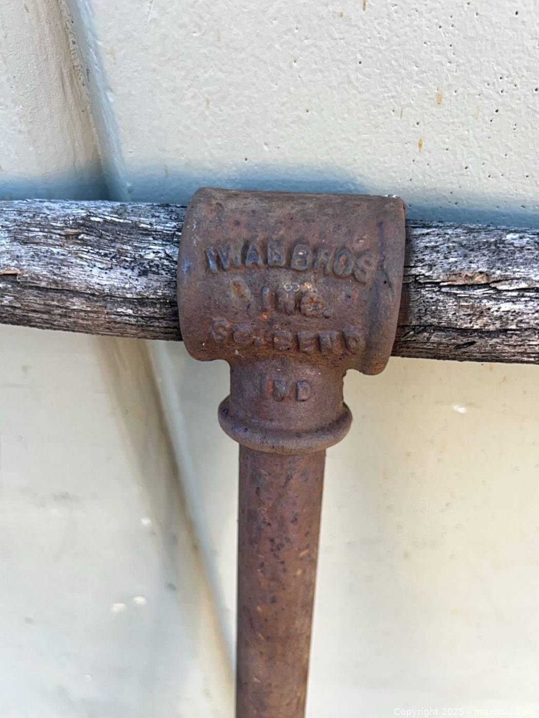 Antique cast iron manual clamshell post hole digger | Maxsold