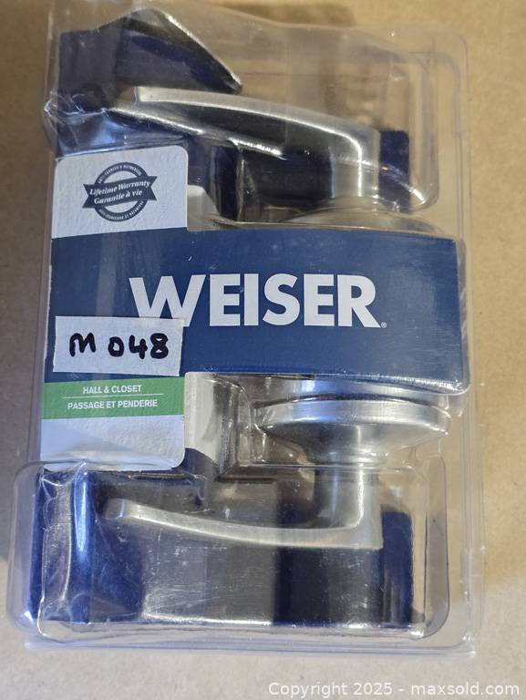 Weiser hall & closet passage lever | Maxsold