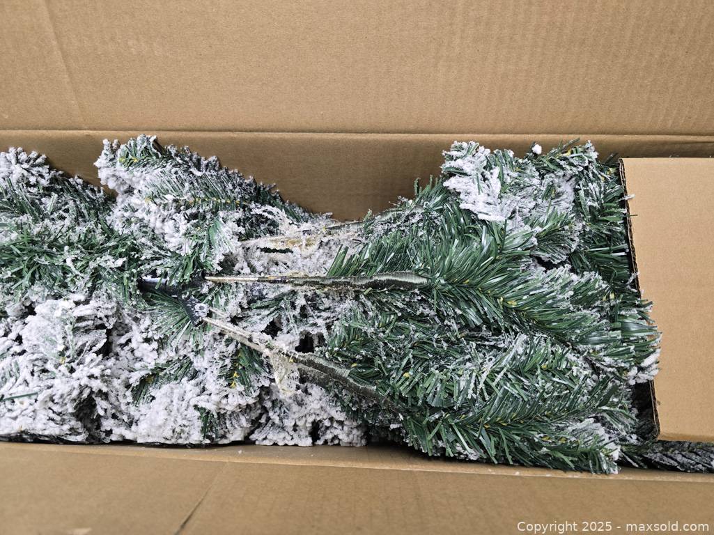 Costway 6' artificial spruce Christmas tree | Maxsold