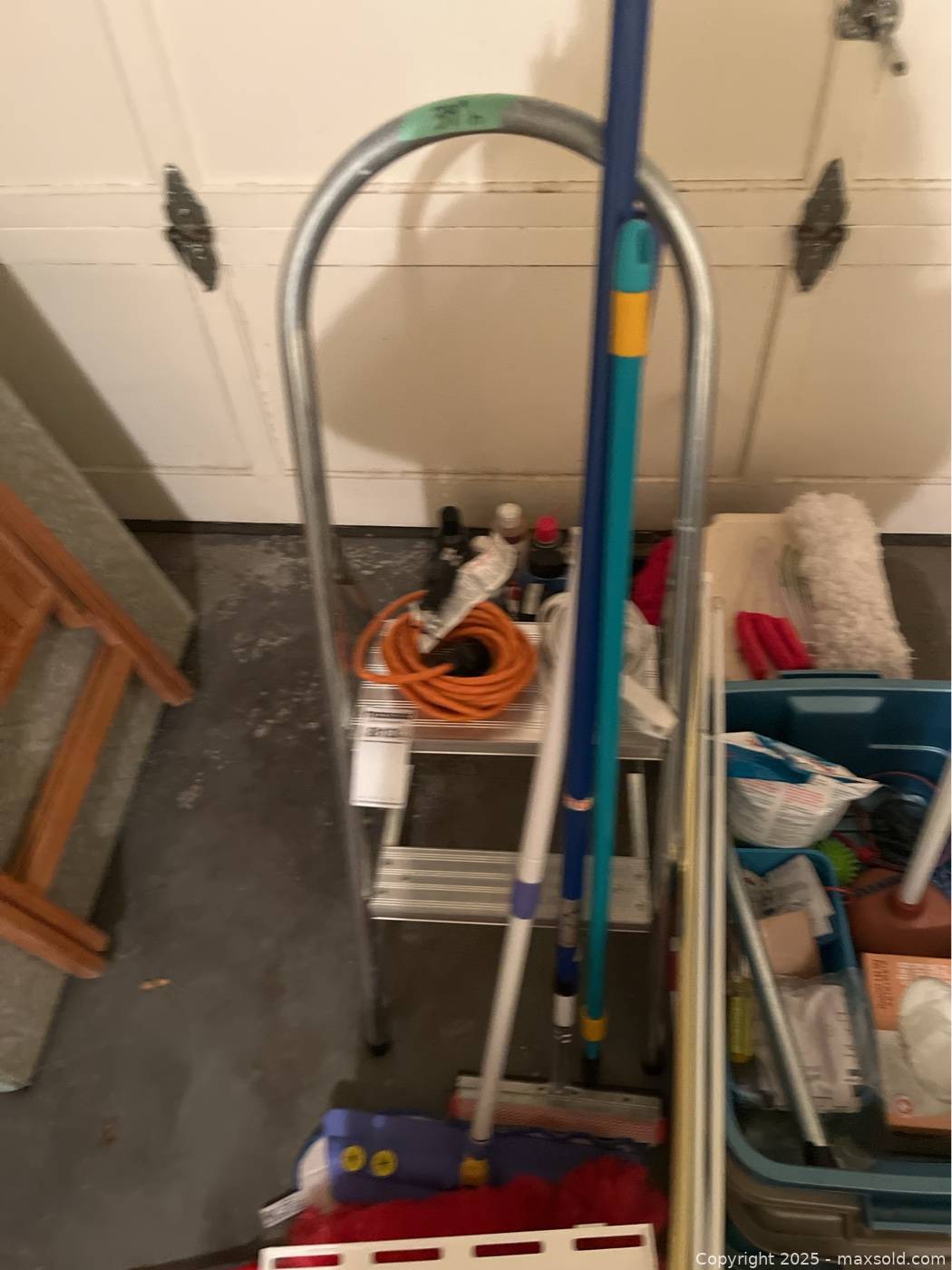 Step ladder, extension cords, bins, cleaning tools | Maxsold