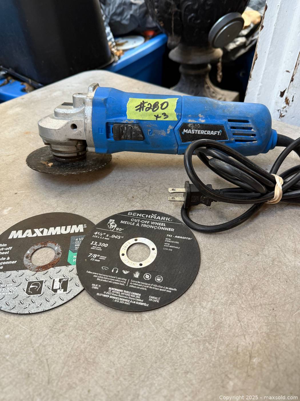Mastercraft angle grinder with two cut-off wheels | Maxsold