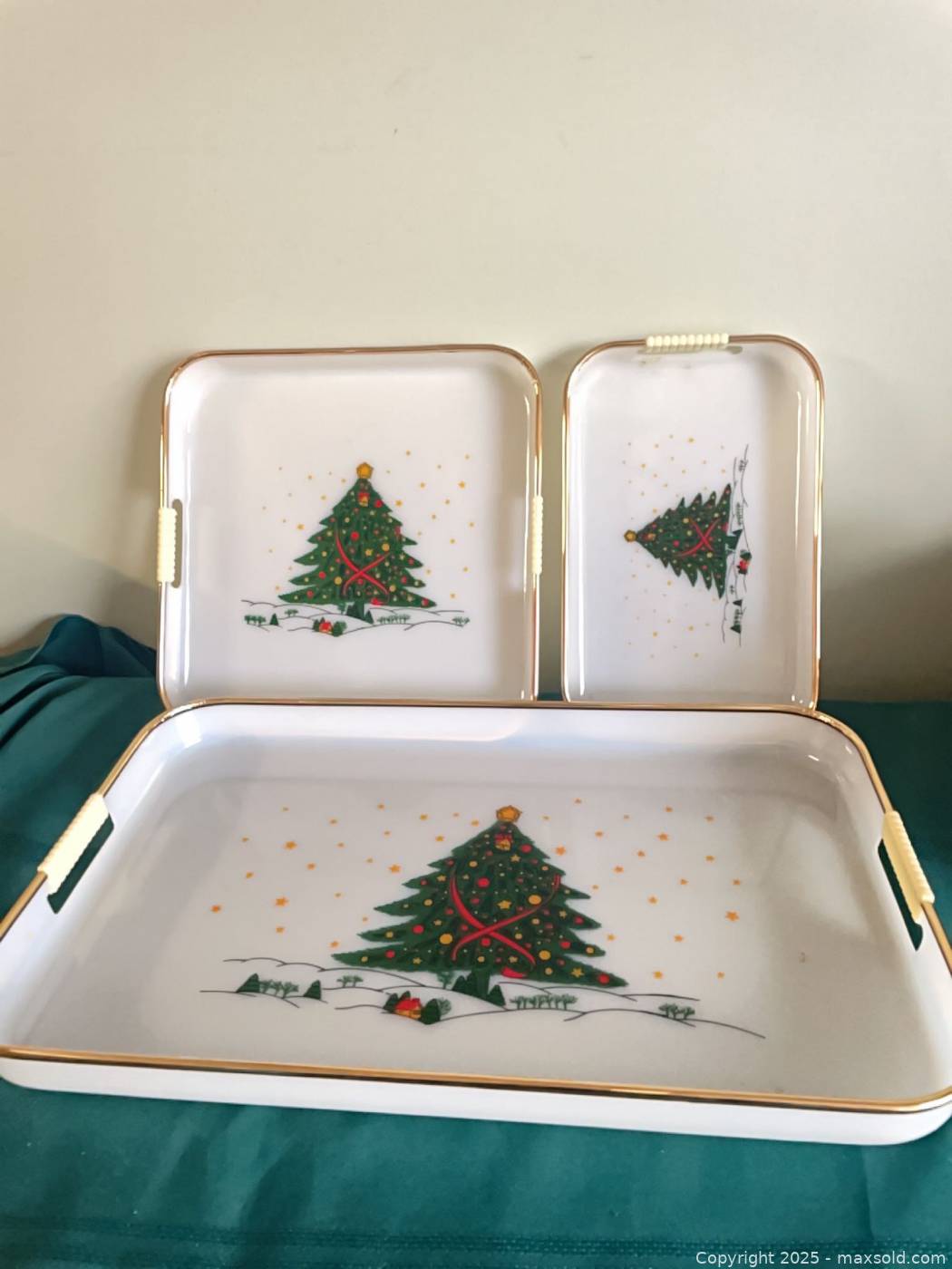 3-pc Christmas Hard Plastic Tray Set | Maxsold