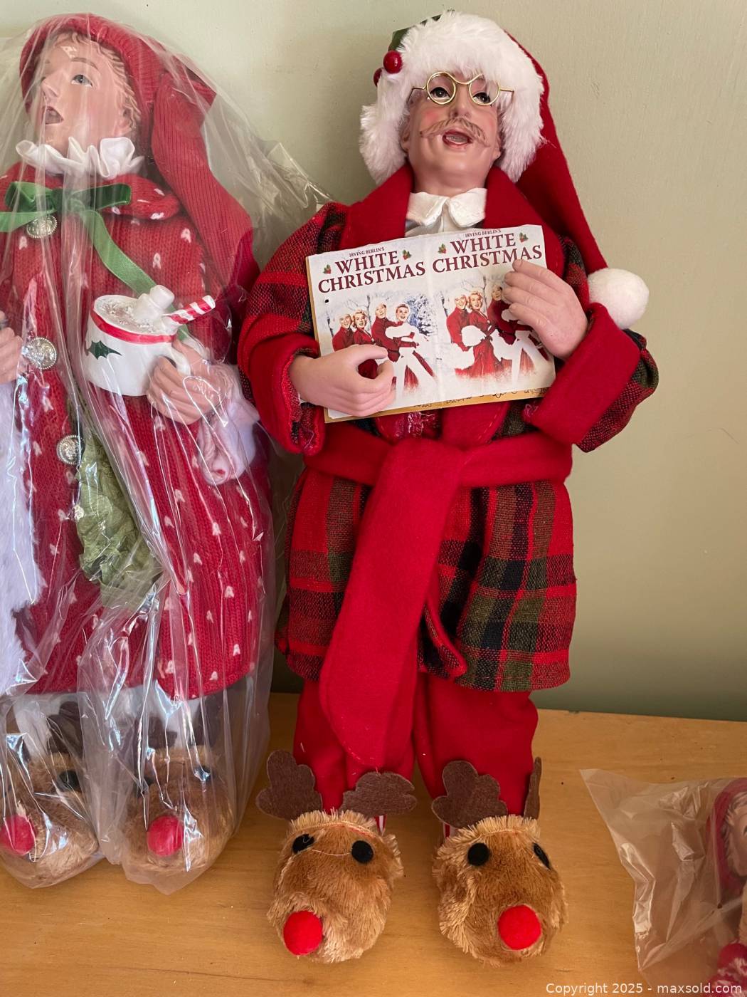 Christmas Carol Family Figurines Set | Maxsold