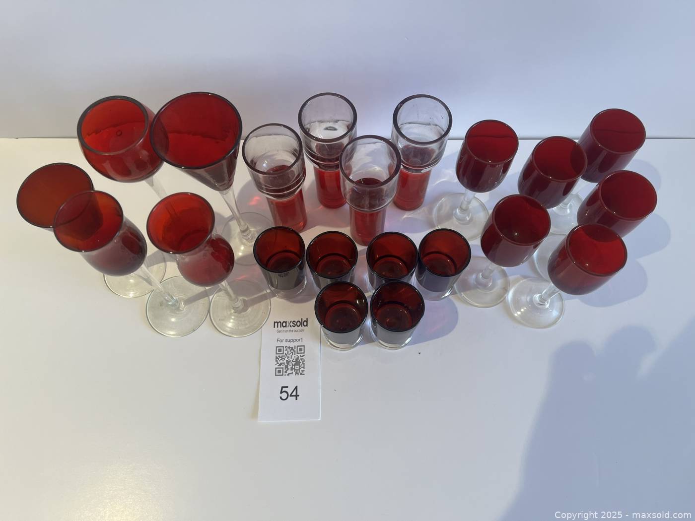 Ruby red glassware assortment, 21 pieces | Maxsold