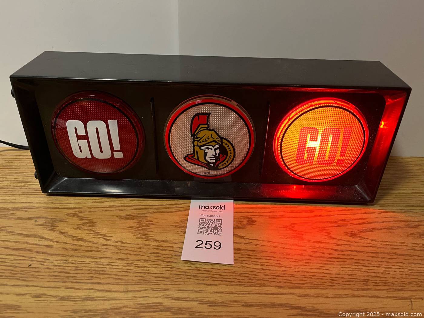 Ottawa Senators traffic light sign | Maxsold