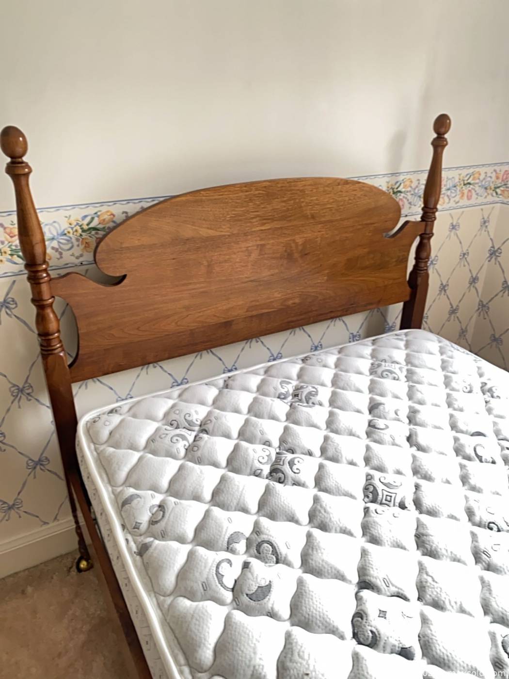 Antique oak three-quarter four-poster bed with custom Serta mattress ...