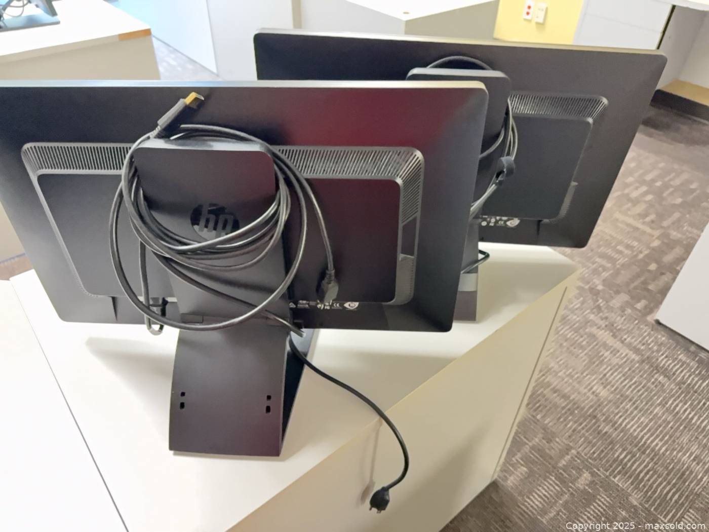 HP E231 23" Computer Monitors | Maxsold