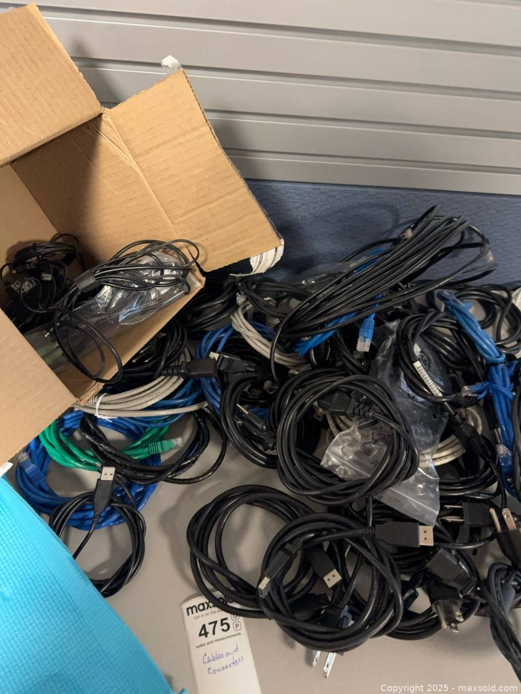 Mixed cables and connectors, approx 50 pcs | Maxsold