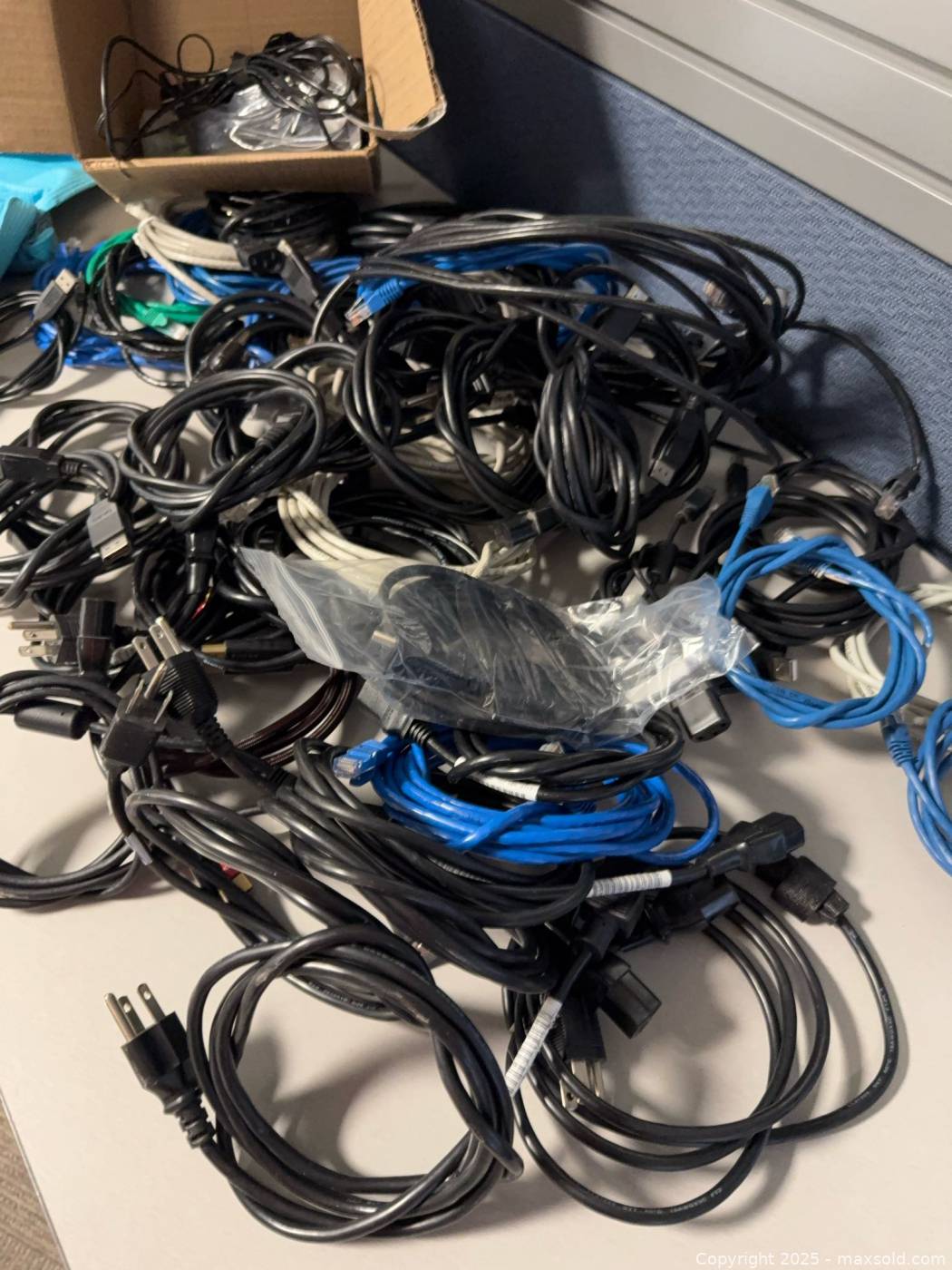 Mixed cables and connectors, approx 50 pcs | Maxsold
