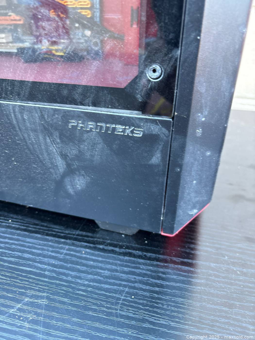 Phanteks mid-tower gaming desktop computer | Maxsold