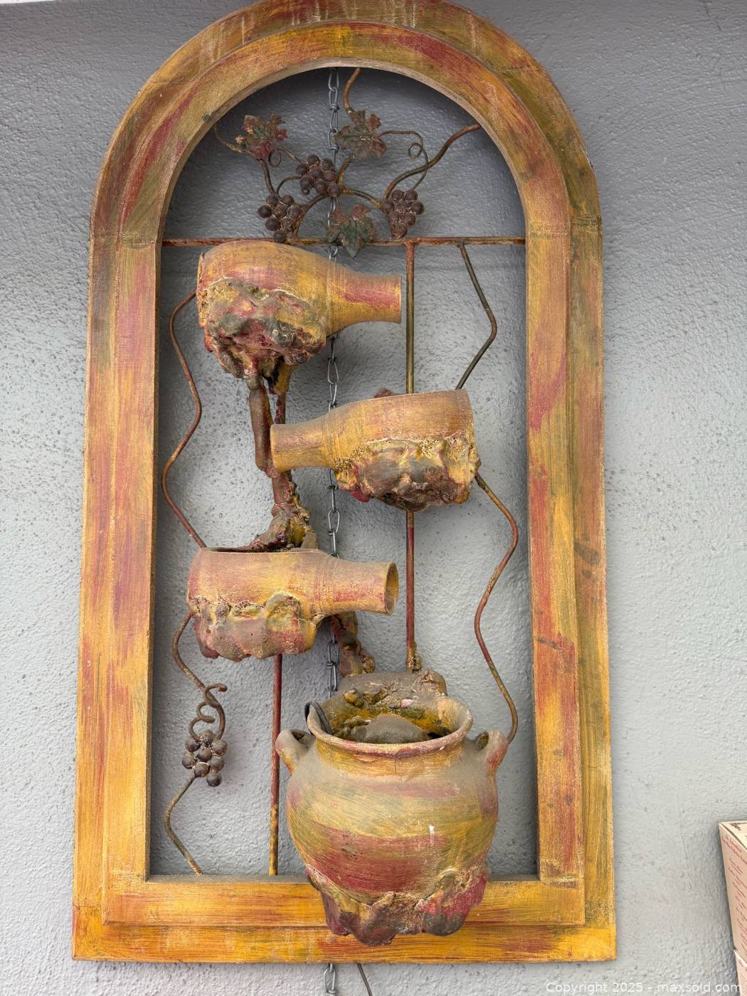 Tested hanging wall fountain with pump | Maxsold