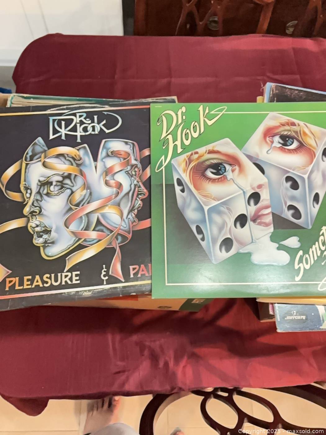Box of vinyl records | Maxsold