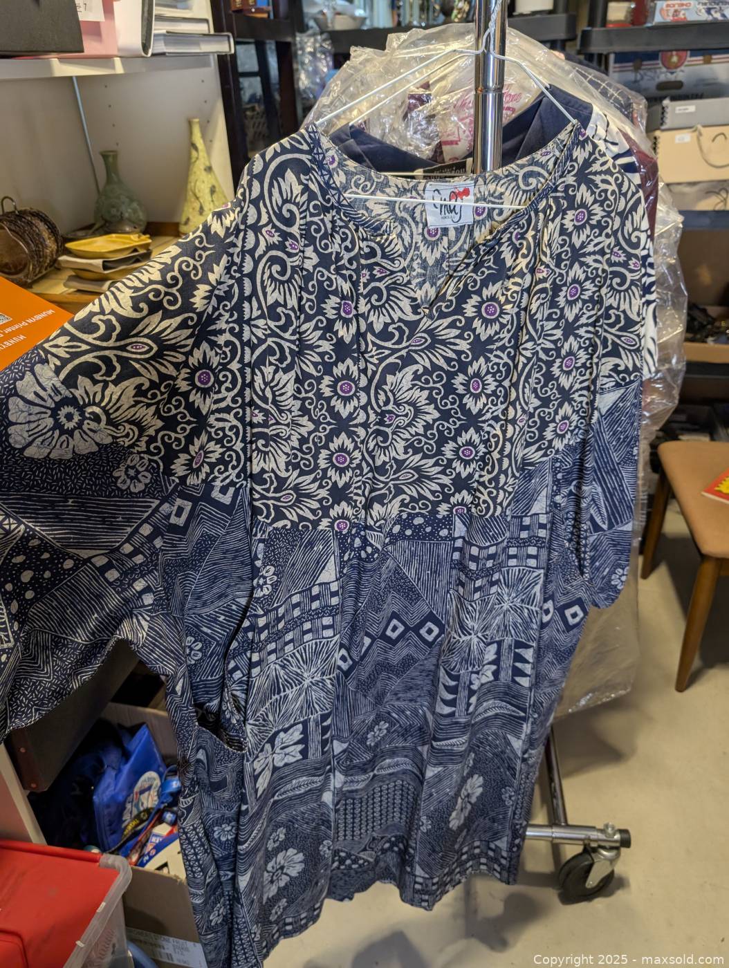 5 vintage Hawaiian muumuu dresses XL-XXL | Maxsold