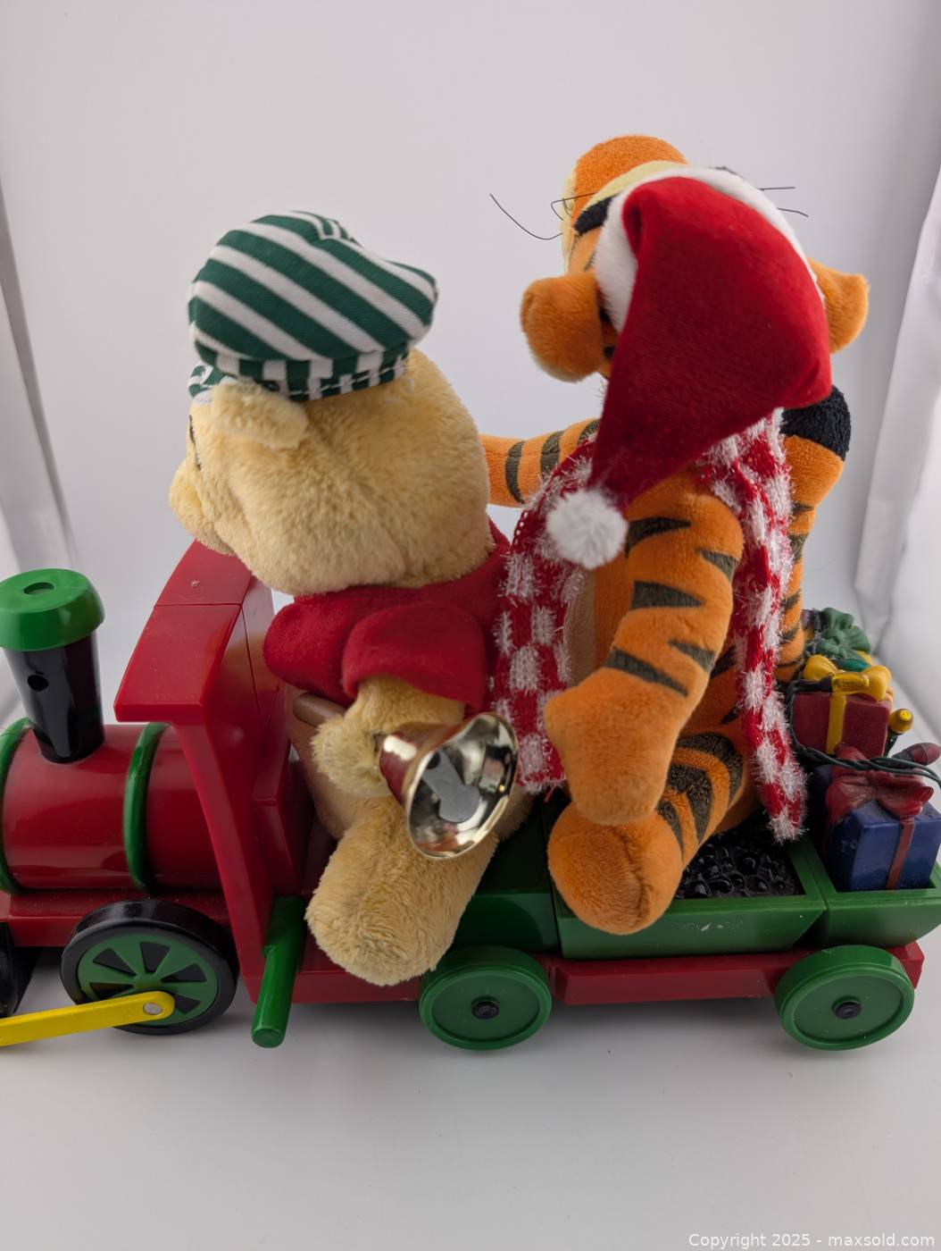 Disney Winnie the Pooh and Tigger Christmas Train | Maxsold