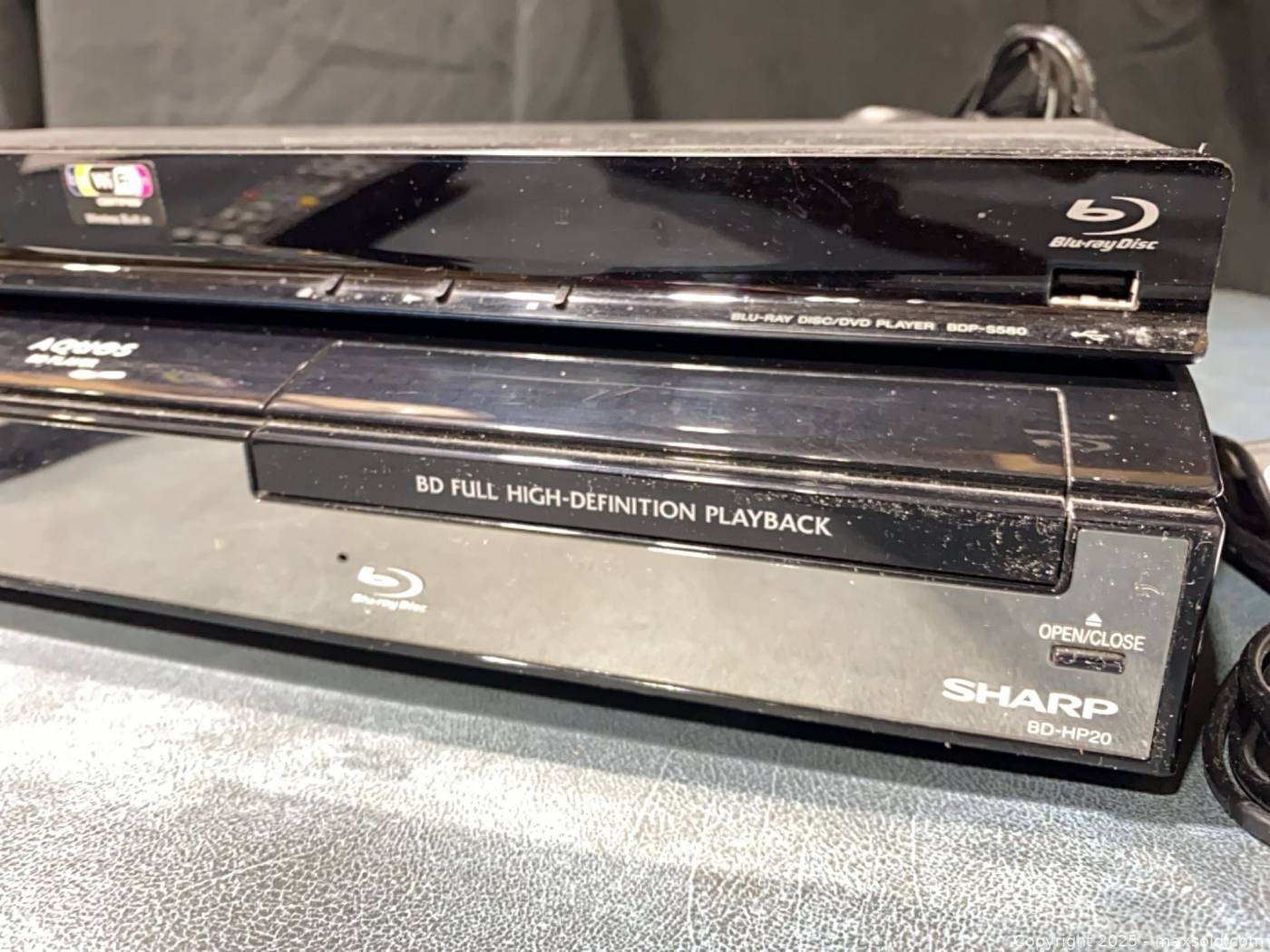 Sony & Sharp Blu-ray disc players with manuals | Maxsold