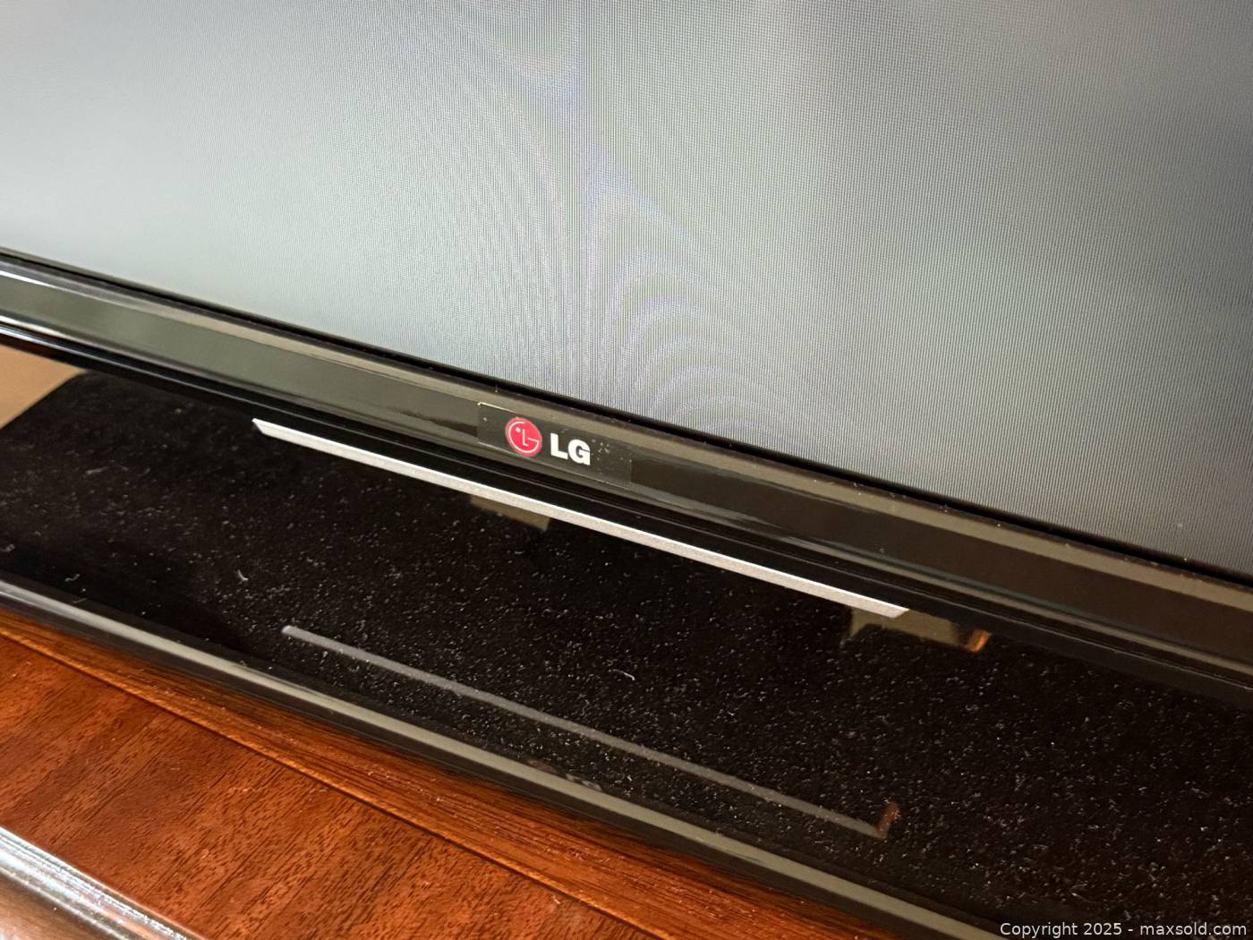 LG 32 inch LCD TV | Maxsold