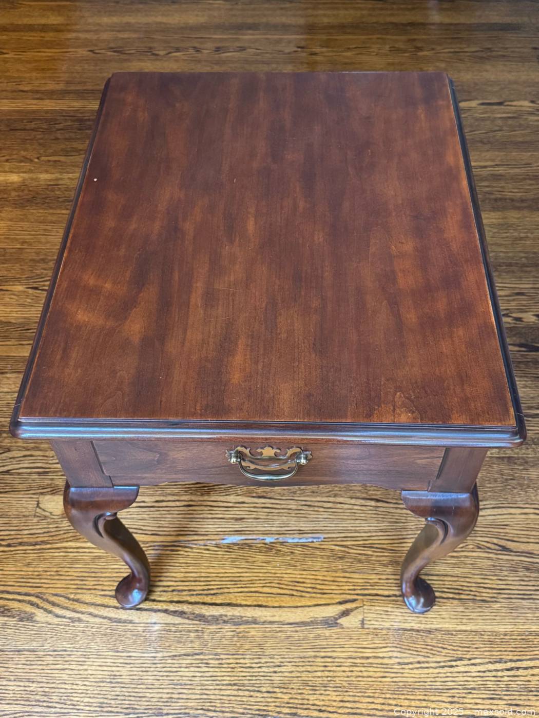 Drexel cherry Queen Anne end table | Maxsold