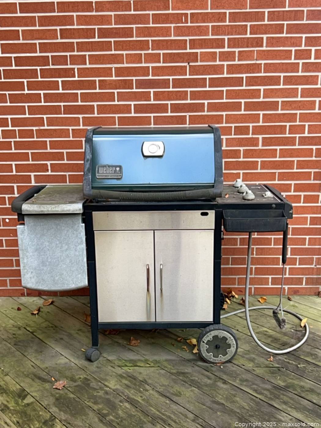 Weber Genesis Silver natural-gas grill | Maxsold