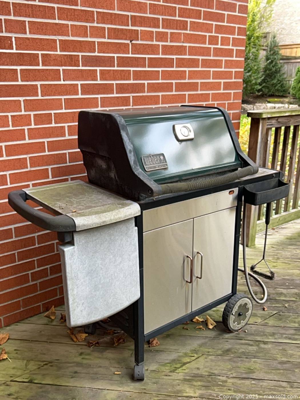 Weber Genesis Silver natural-gas grill | Maxsold