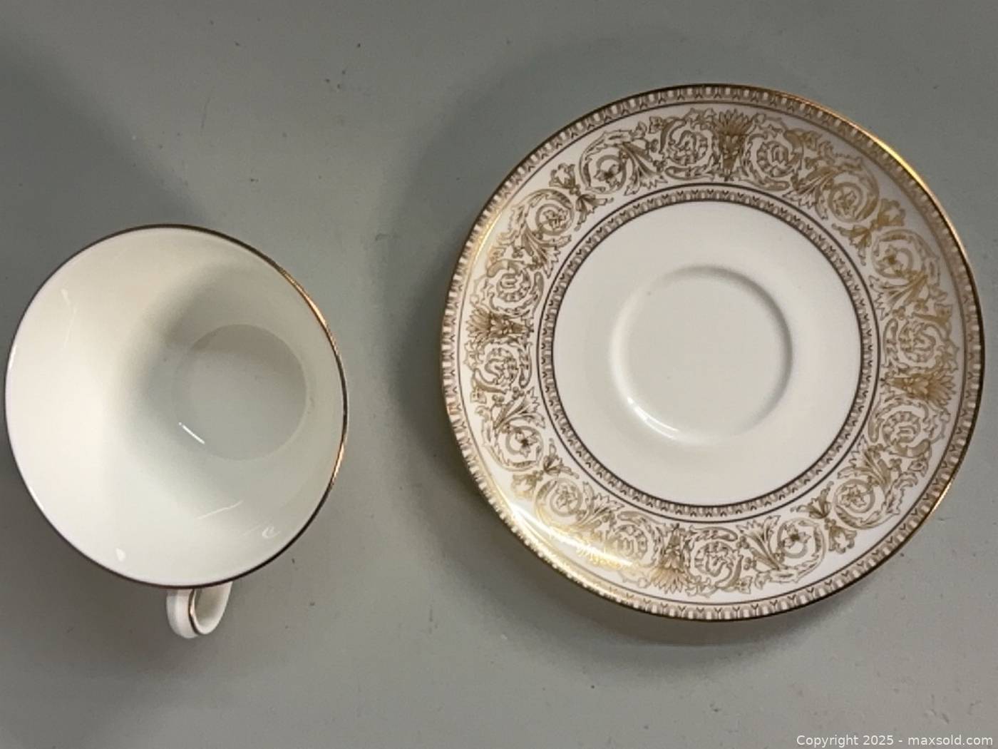 Royal Doulton Sovereign bone china dinnerware, 55-piece | Maxsold