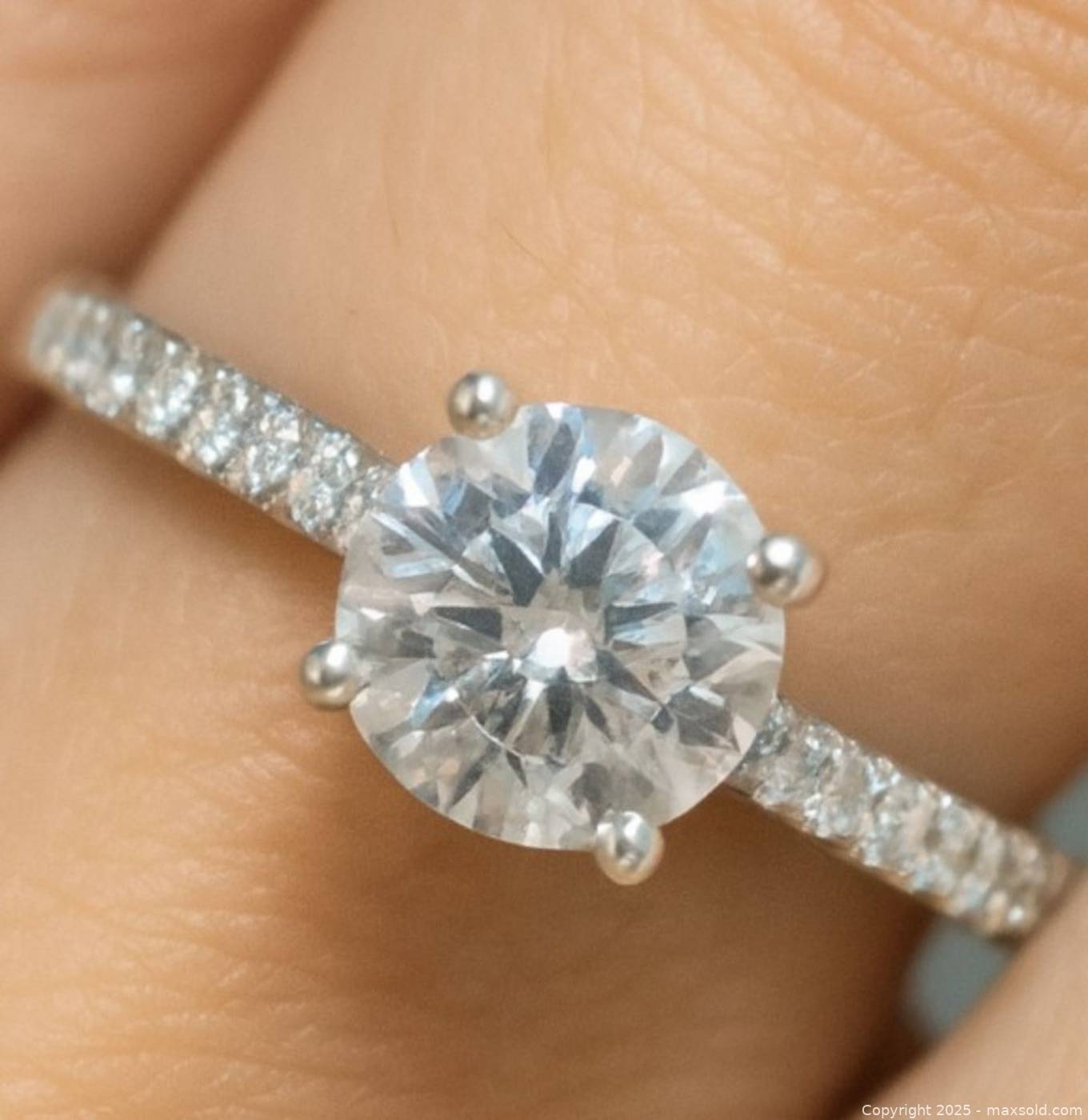 14K White Gold Lab Diamond Ring Size 7 | Maxsold