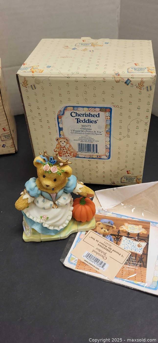 6 Cherished Teddies figurines with boxes | Maxsold