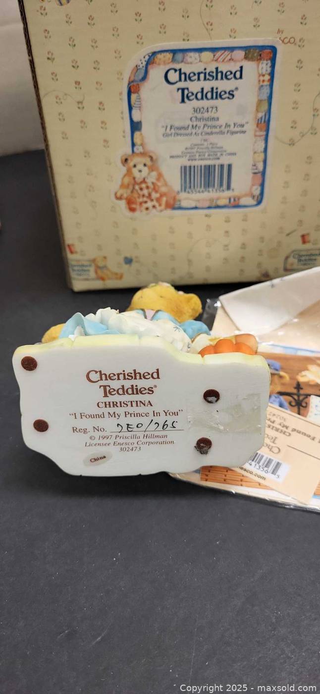 6 Cherished Teddies figurines with boxes | Maxsold