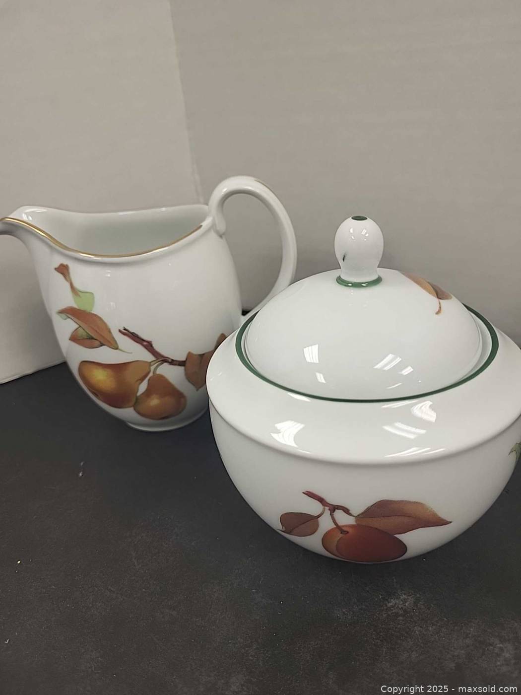 Royal Worcester Evesham China Pieces | Maxsold