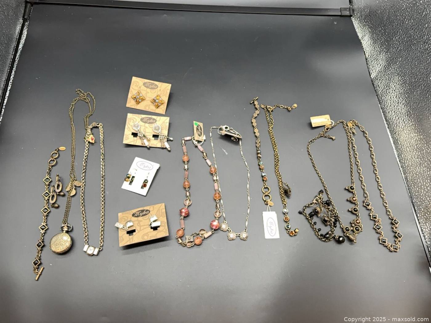 Myka earrings, necklaces, bracelet and brooch | Maxsold