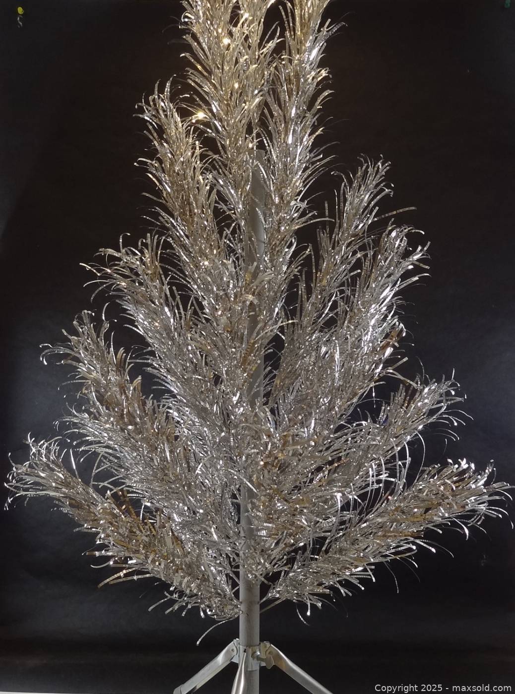 Evergleam 4 ft 31-Branch Aluminum Christmas Tree | Maxsold