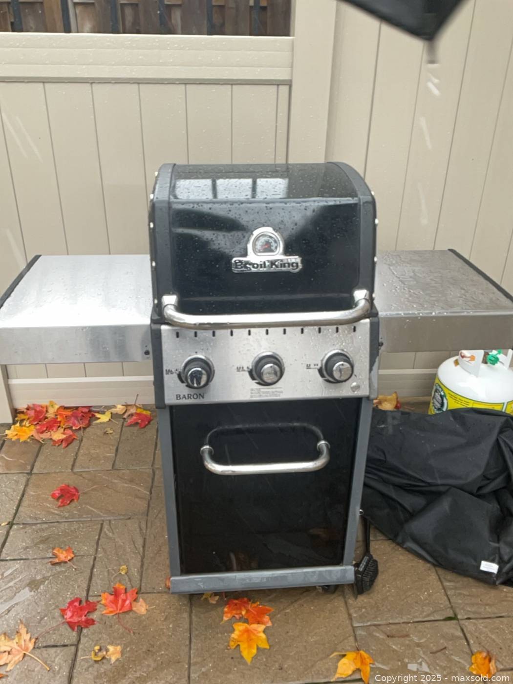Broil King Baron 3-Burner Propane Grill | Maxsold