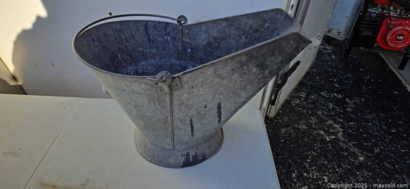 Vintage galvanized steel coal scuttle | Maxsold