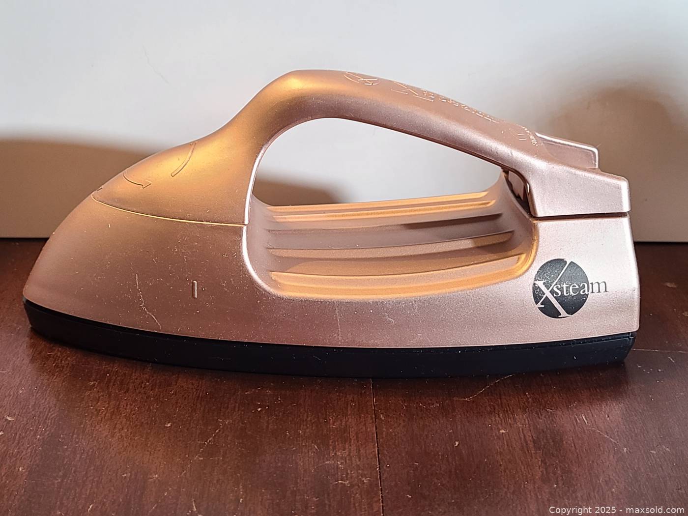 XSteam handheld steam iron | Maxsold
