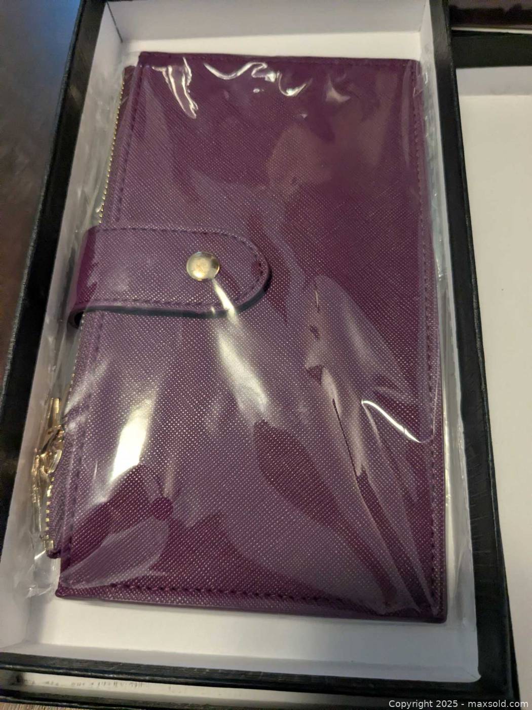 5 new purple women's wallets in boxes | Maxsold