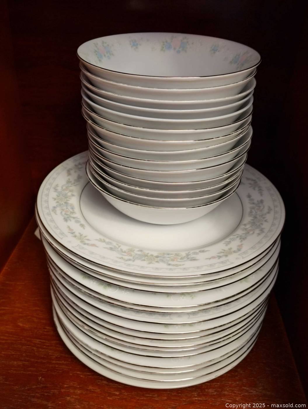 28-piece Excel china dinner plate & bowl set | Maxsold