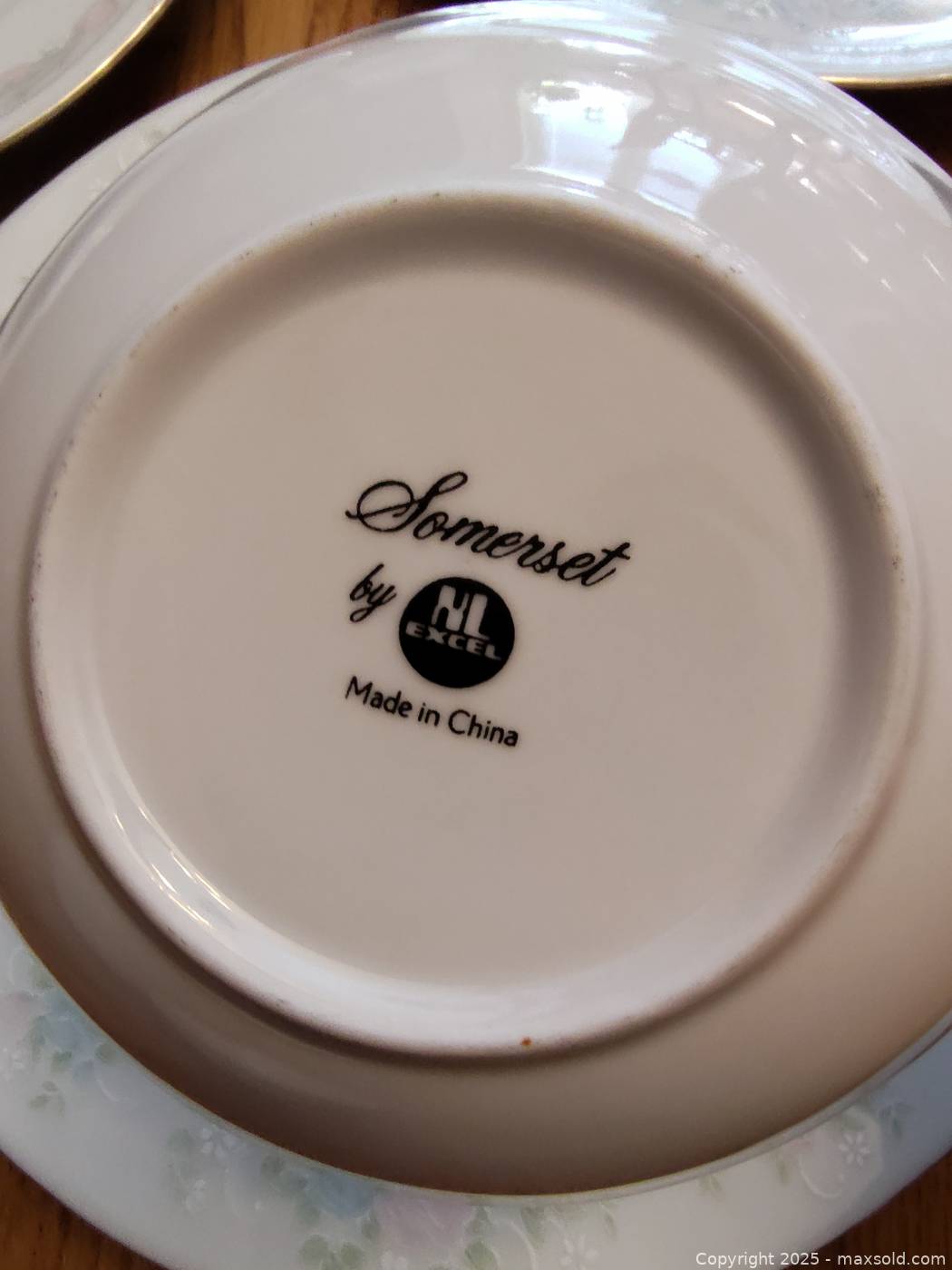 28-piece Excel china dinner plate & bowl set | Maxsold