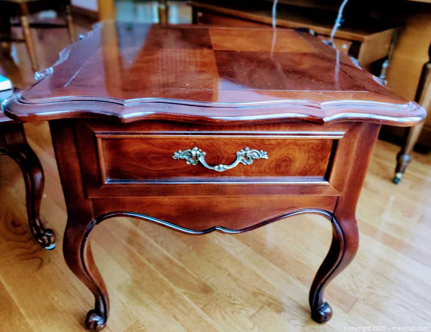 Strathroy solid wood side table | Maxsold