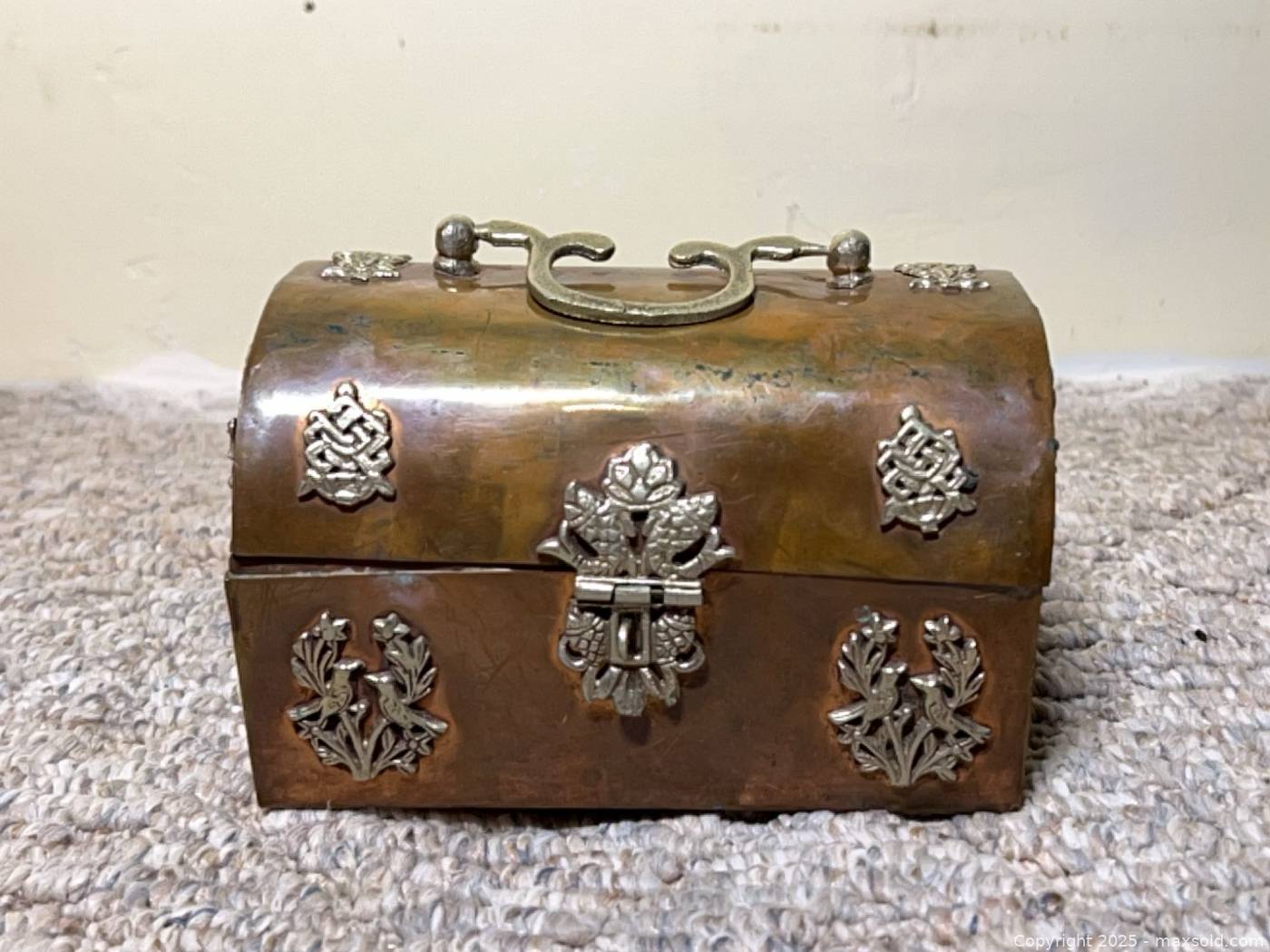Copper decorative storage chest | Maxsold