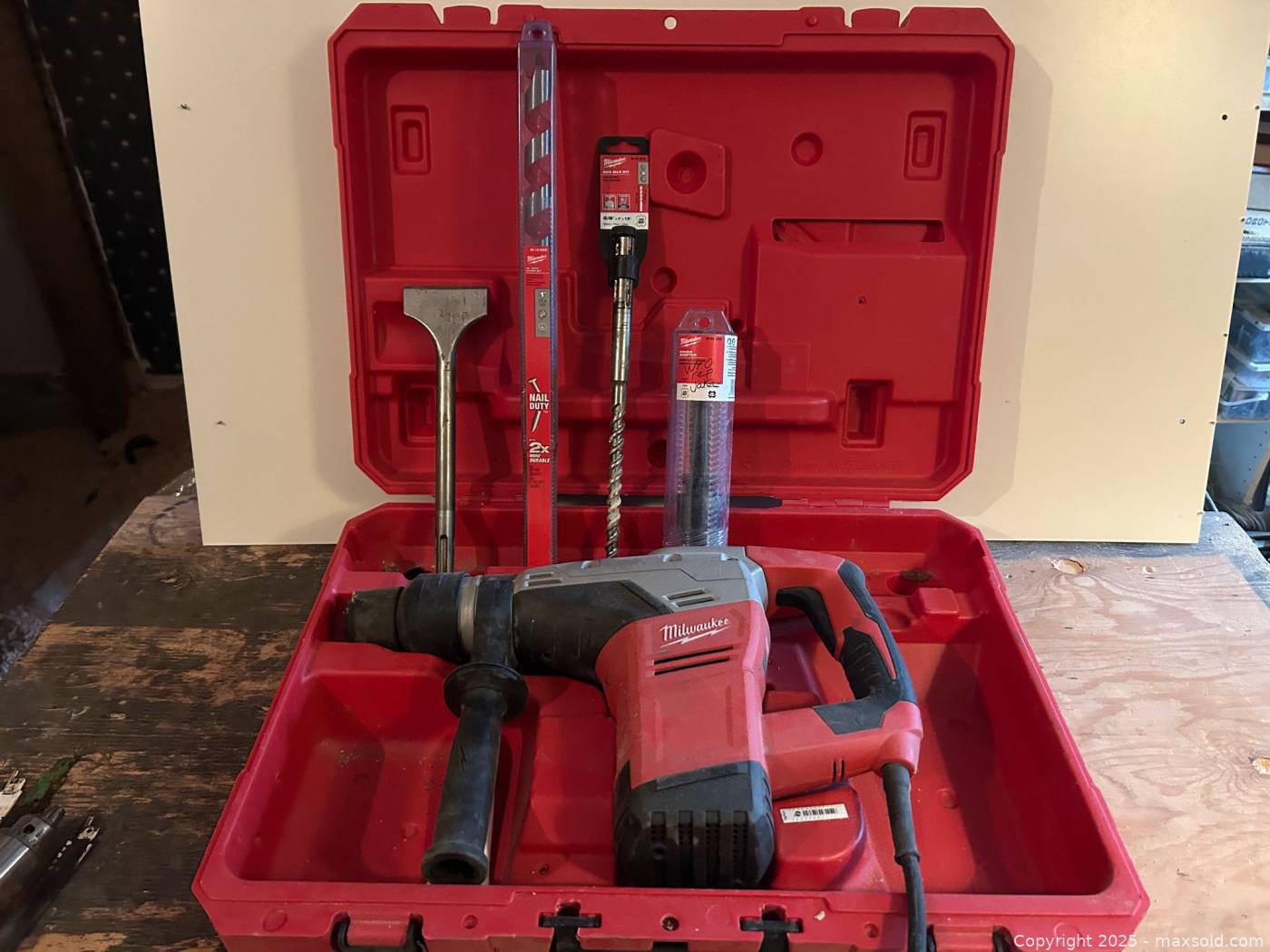 Milwaukee SDS-Max rotary hammer drill with case, chuck adapter and bits ...