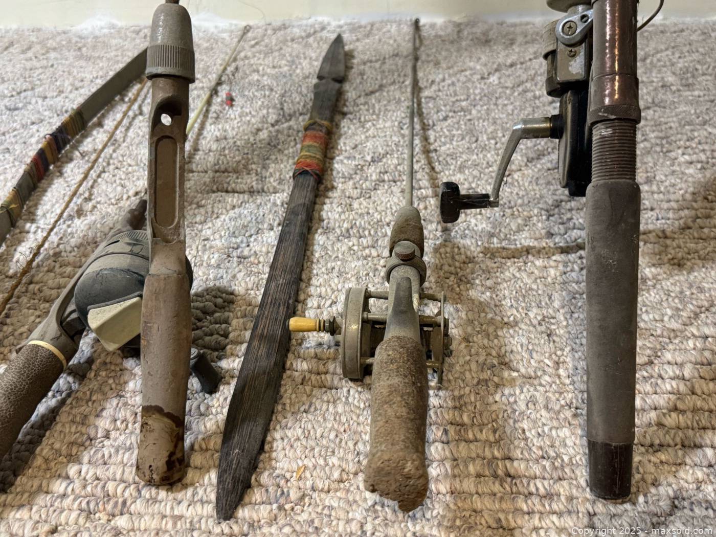 Vintage fishing rods with reels & canvas case | Maxsold