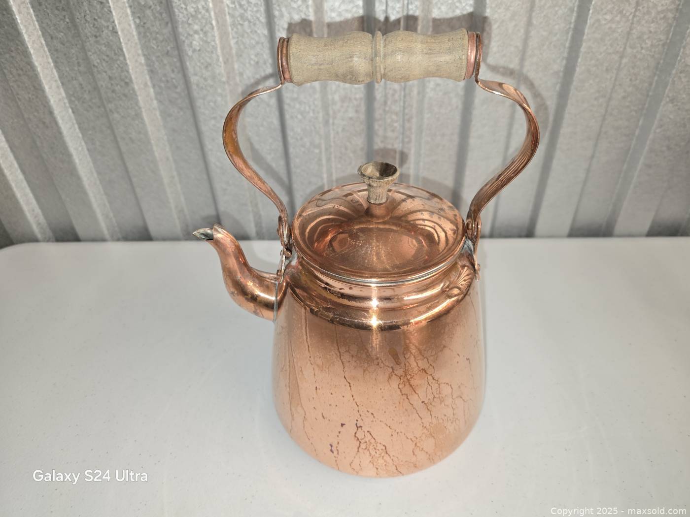 Antique copper teapot made in Portugal | Maxsold