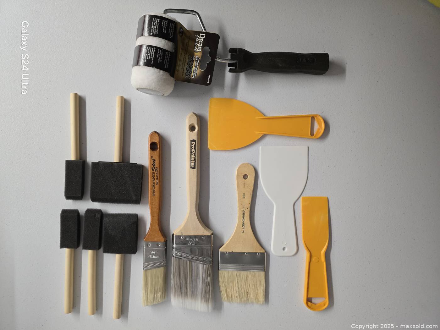 Paint brushes, 4-inch roller kit, putty scrapers | Maxsold