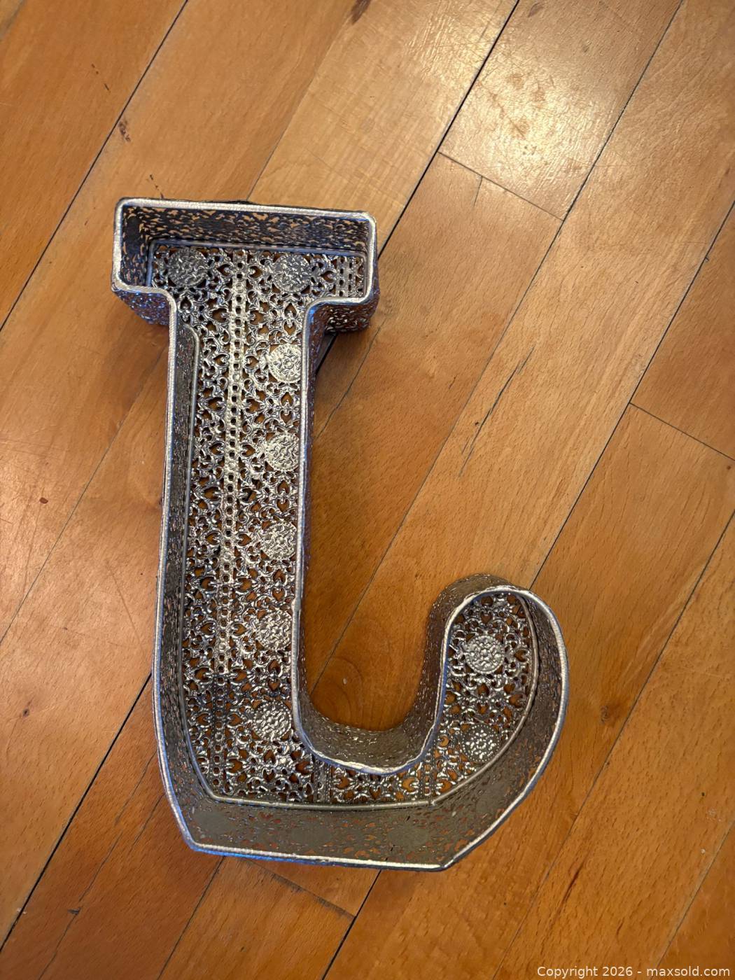Metal filigree letter “J” decor | Maxsold