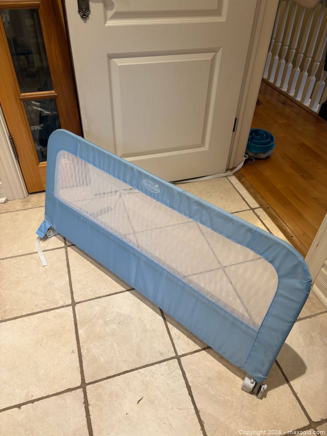 Summer Infant fold-down bed rail 42.5" | Maxsold