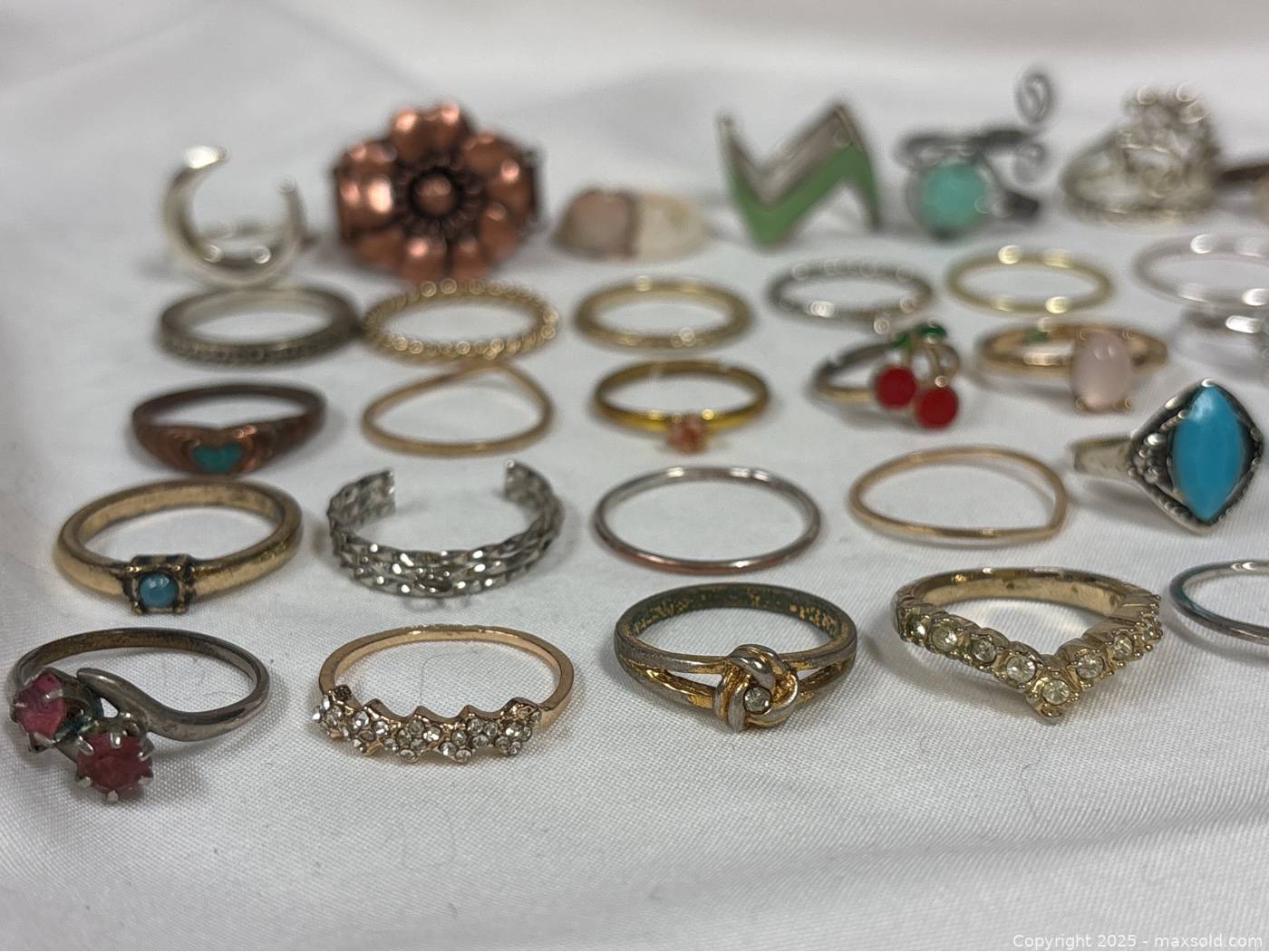 50 assorted rings | Maxsold