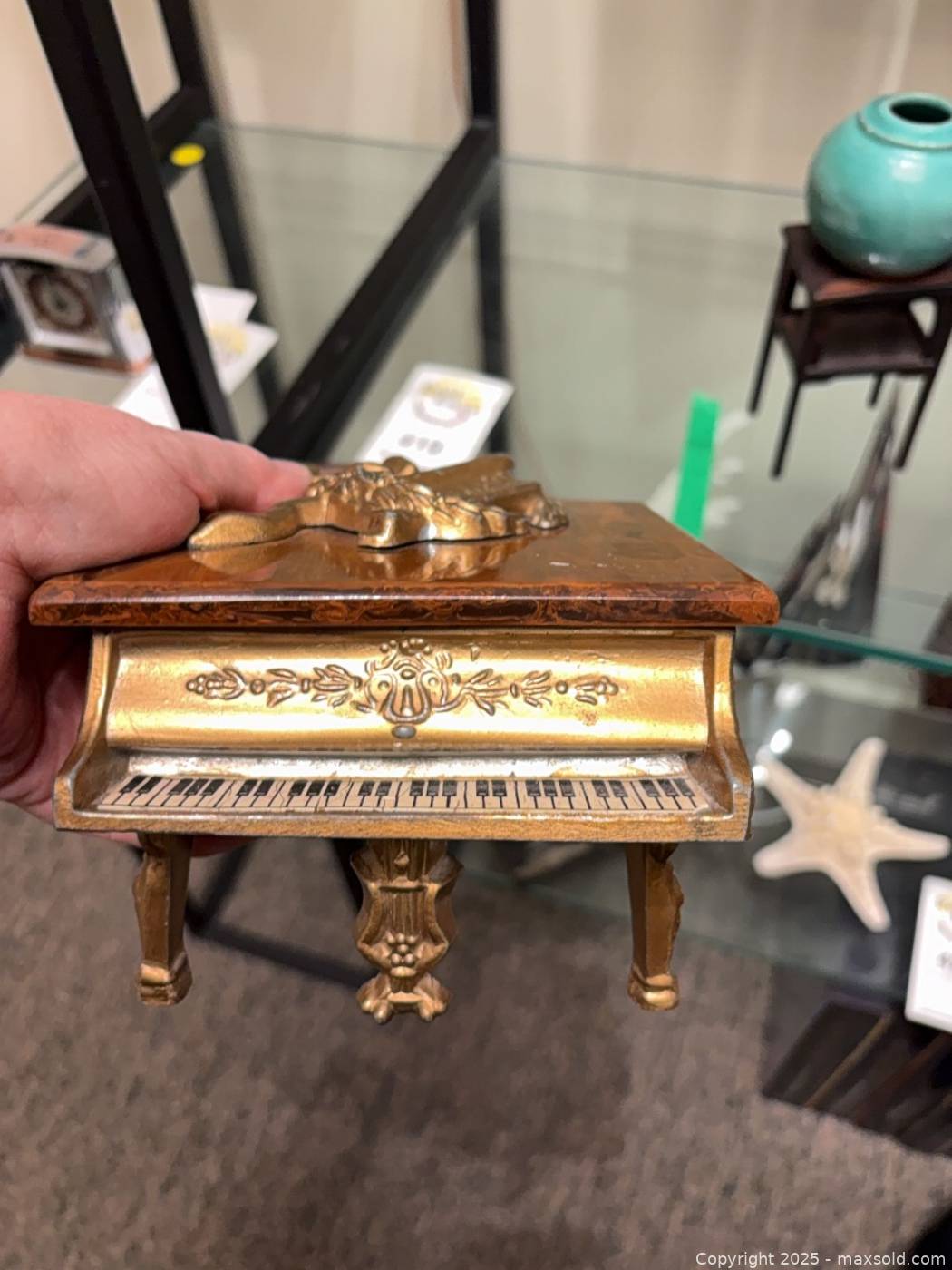 Piano-shaped jewelry music box | Maxsold