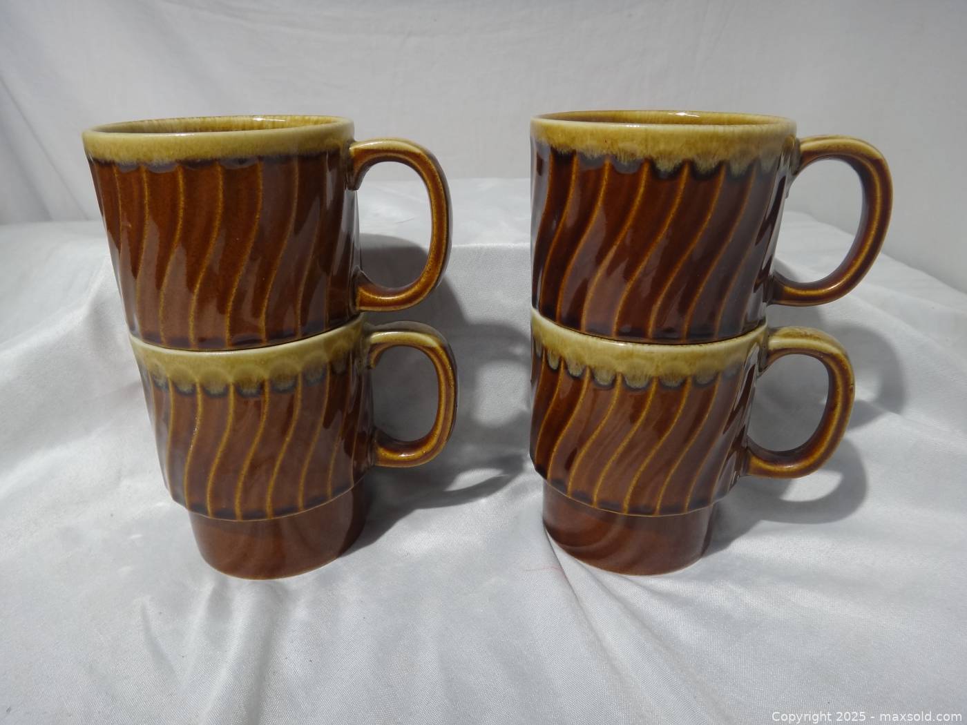 1970s stacking coffee/tea mugs | Maxsold